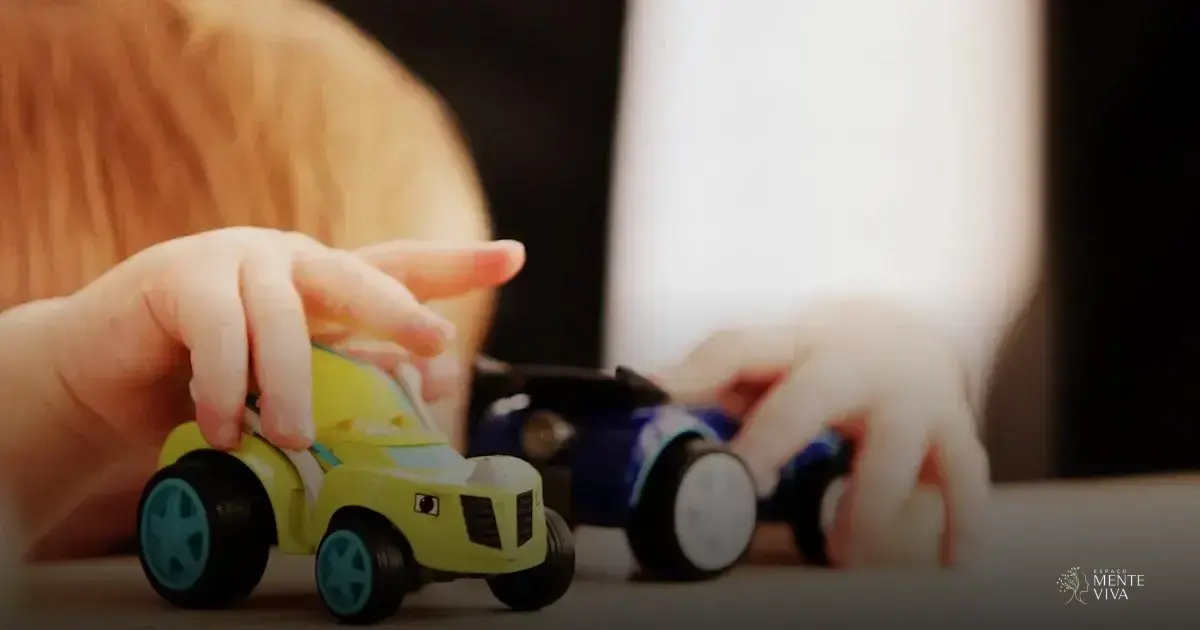Sintomas de leve autismo: Identificando sinais precoces